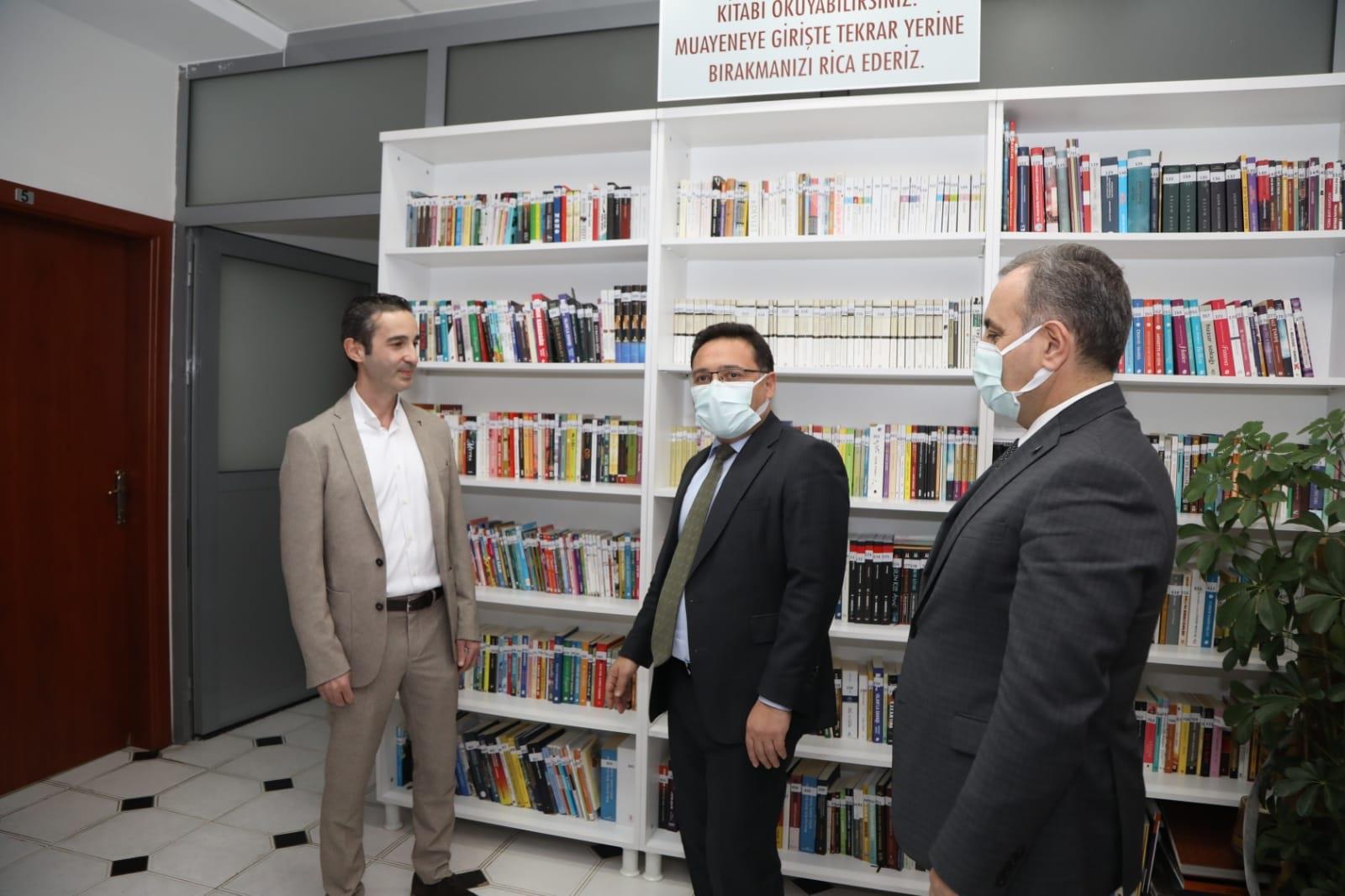 Governor Gökmen Çiçek visited the Library at the Aesthetic, Plastic an